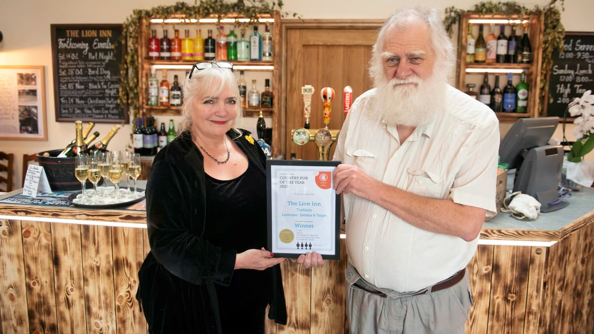 Debbie's Lion is 'king of the pubs' | monmouthshirebeacon.co.uk