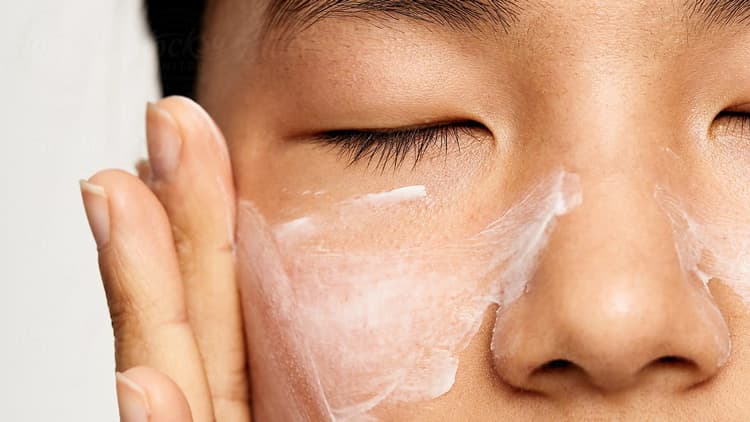 Protect your skin: NHS warns as temperatures rise to 29 degrees ...