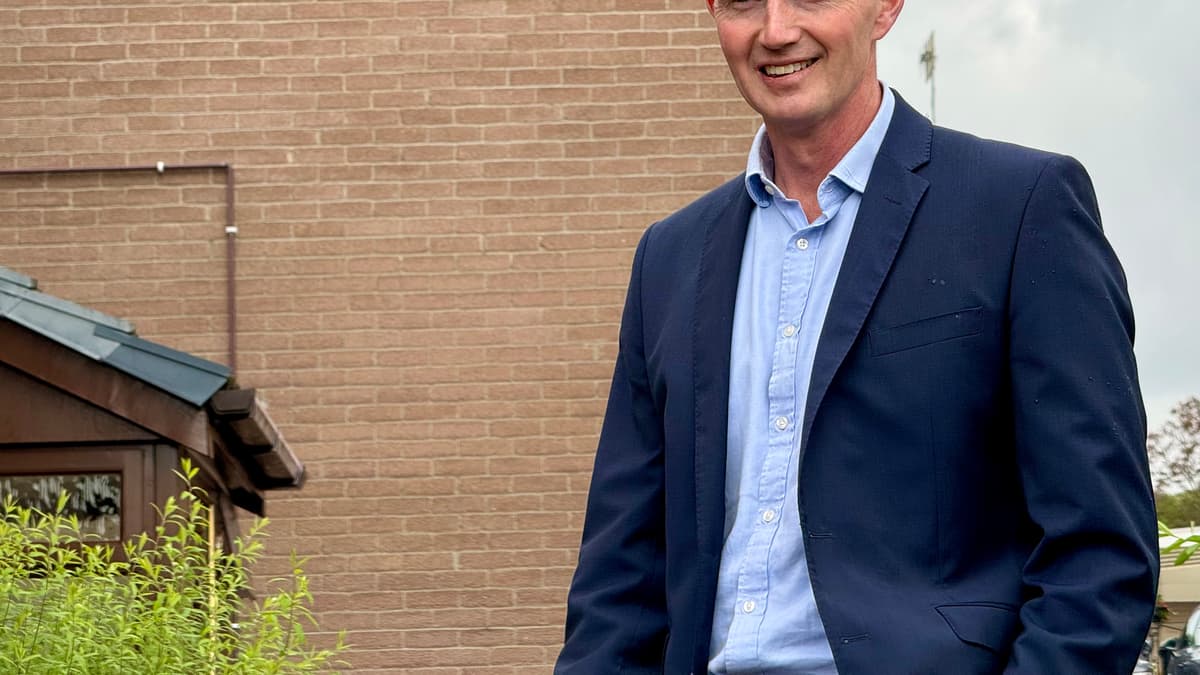 Councillors rally for David Davies in eleventh hour intervention ...