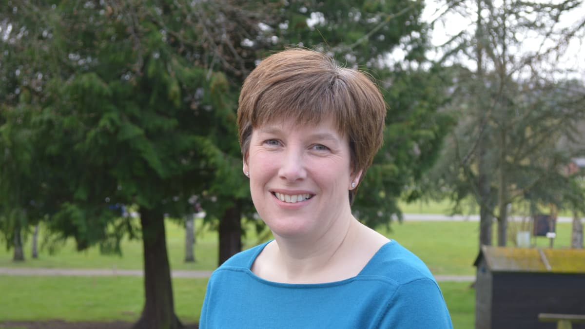 Tracy wins prestigious award for contribution to Welsh sheep industry ...