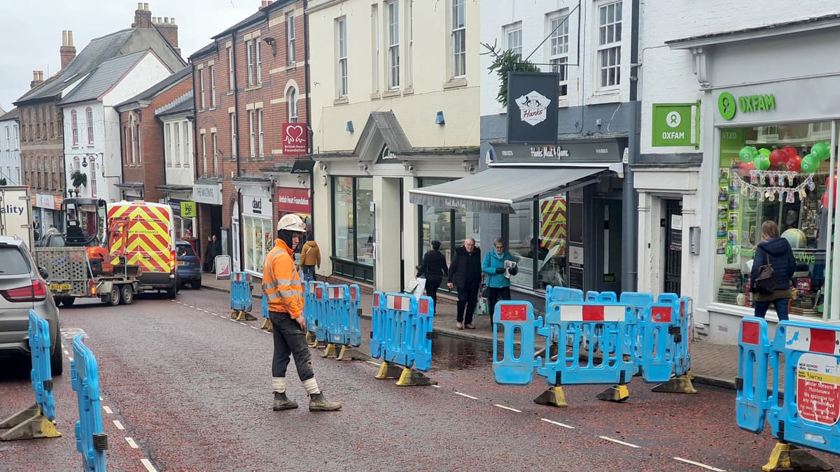 Emergency roadworks cause town centre closure | monmouthshirebeacon.co.uk