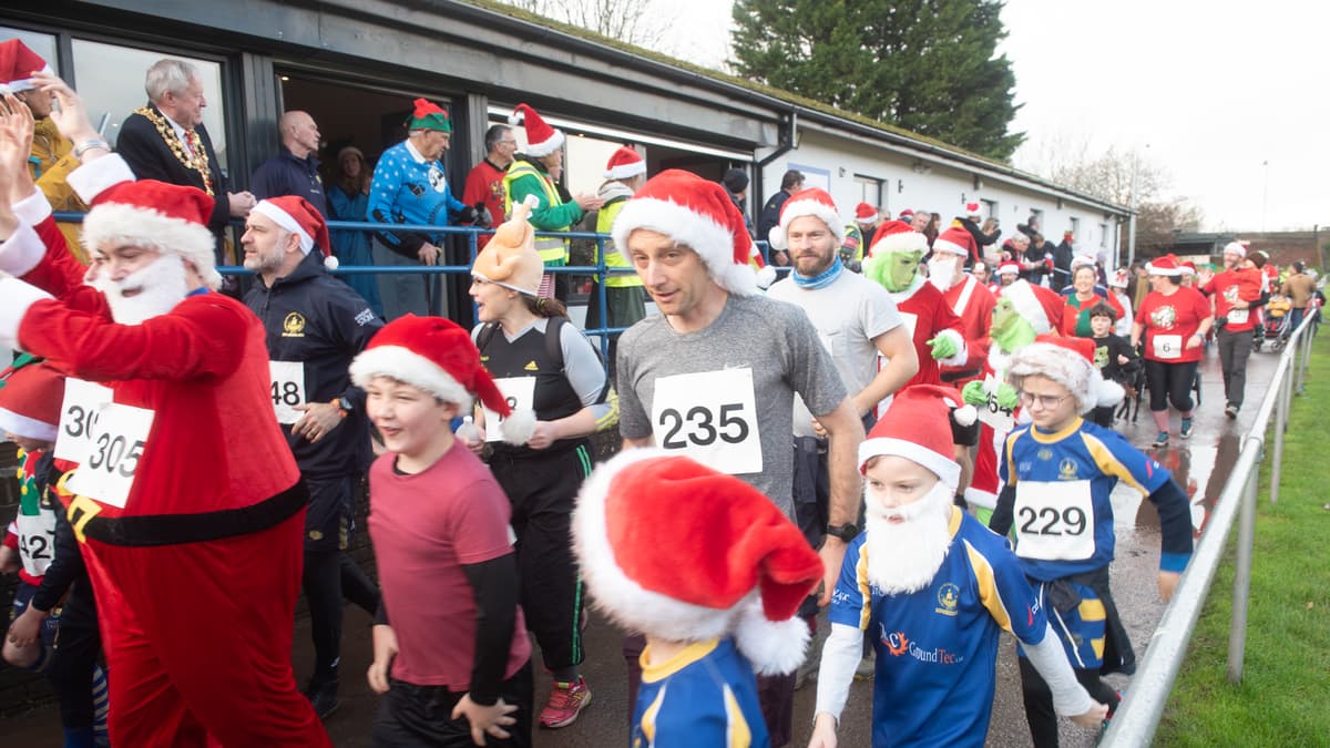 It's a ready, steady Ho Ho Go for the Santa Fun Run ...
