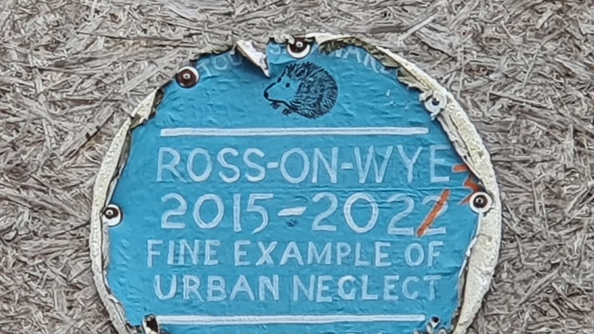 Cheeky blue plaque on derelict Ross-on-Wye flats removed ...