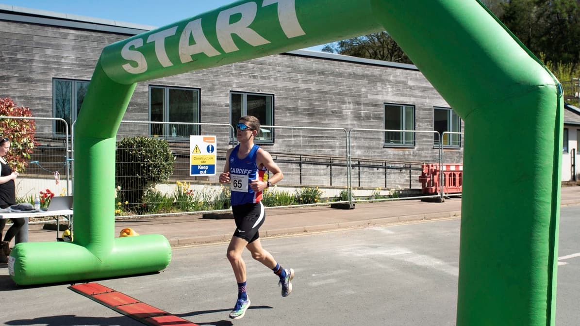Kymin Dash runners reach for the skies | monmouthshirebeacon.co.uk