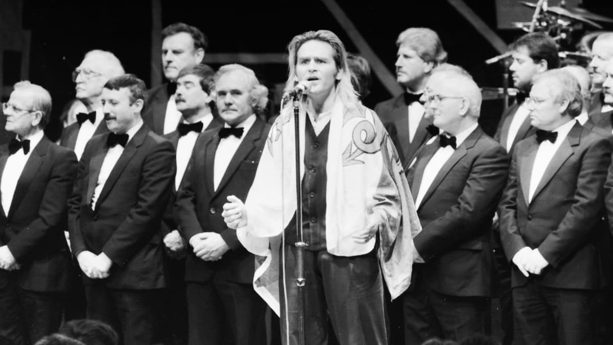 Mike Peters: The Alarm frontman and cancer advocate dies at 66 ...