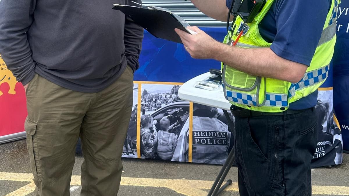 Police offer crime prevention advice at town's Screwfix ...