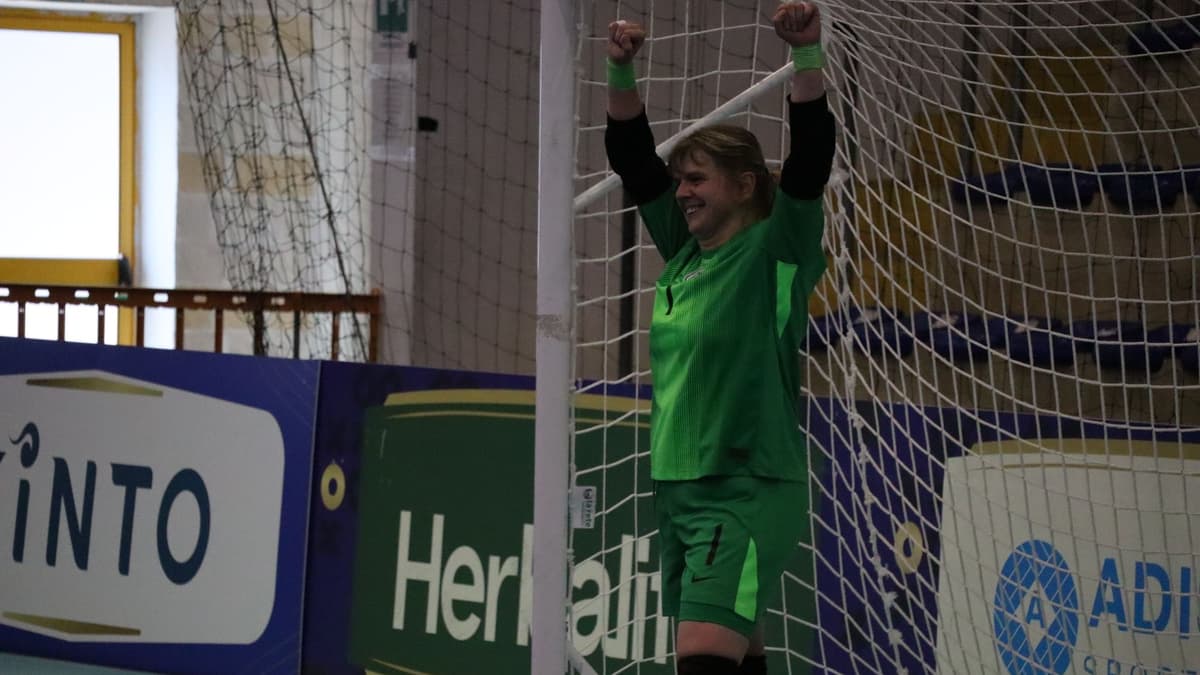 Deaf goalkeeper Natasha Hamm scores three goals in Futsal World Cup ...