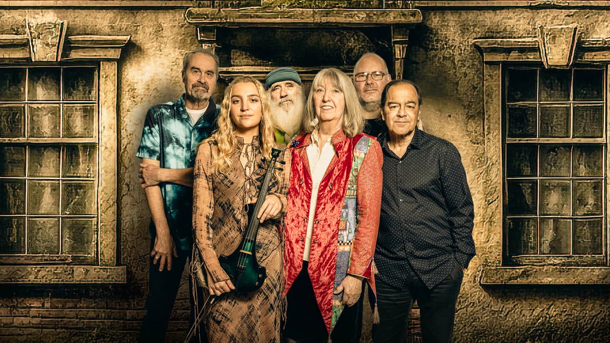 Folk-rock pioneers Steeleye Span return to Abergavenny for winter tour ...