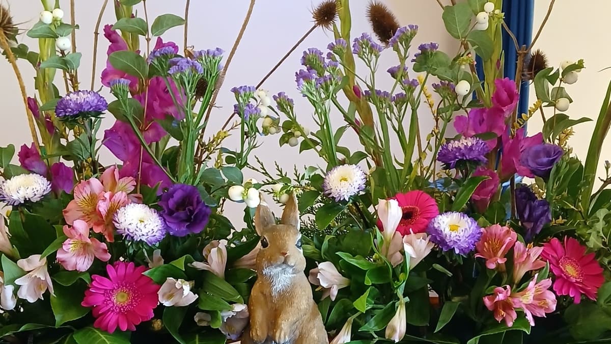 Monmouth Floral Society hosts Linda Garrett's 'Harvest Home' display ...