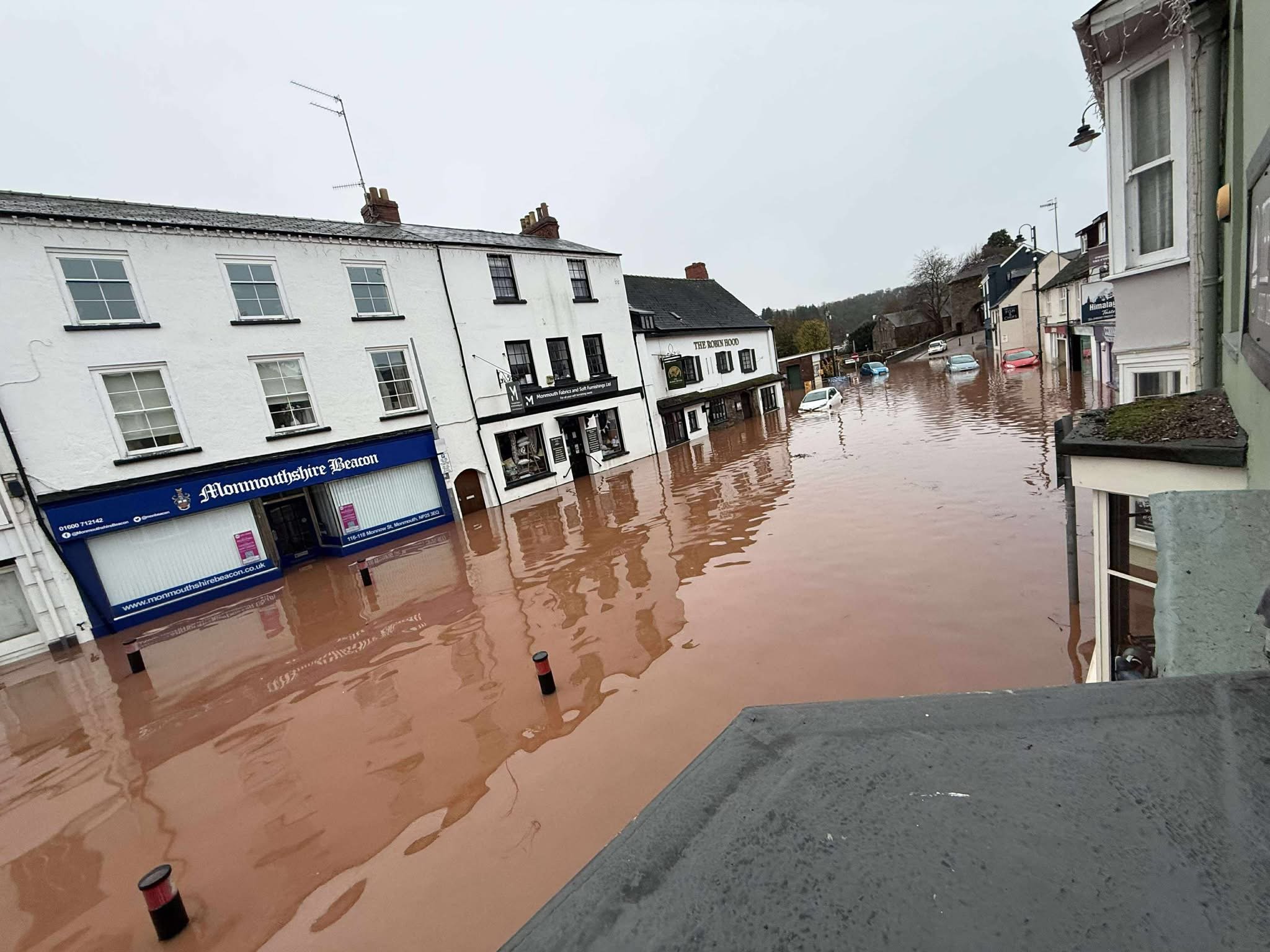 LIVE: Major incident in Monmouth as Monnow bursts its banks ...