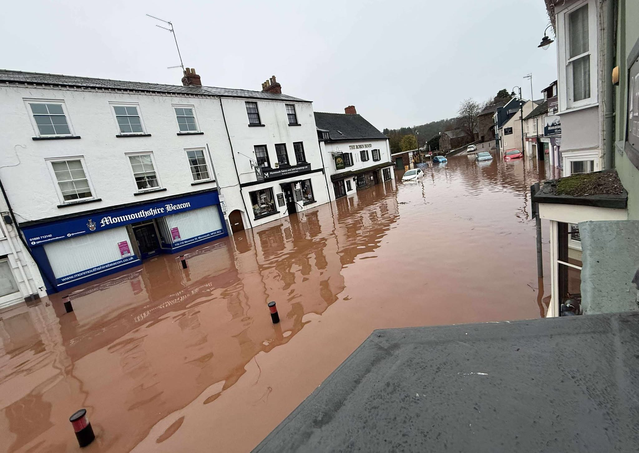 LIVE: Major incident in Monmouth as Monnow bursts its banks ...